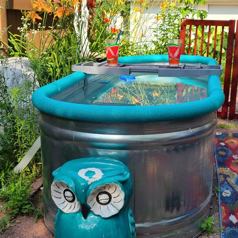 16 Clever and Functional Stock Tank Pool Ideas for Summer