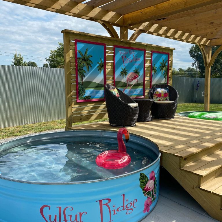 16 Clever and Functional Stock Tank Pool Ideas for Summer