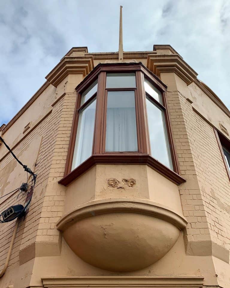 76 Easy Ways to Decorate a Bay Window