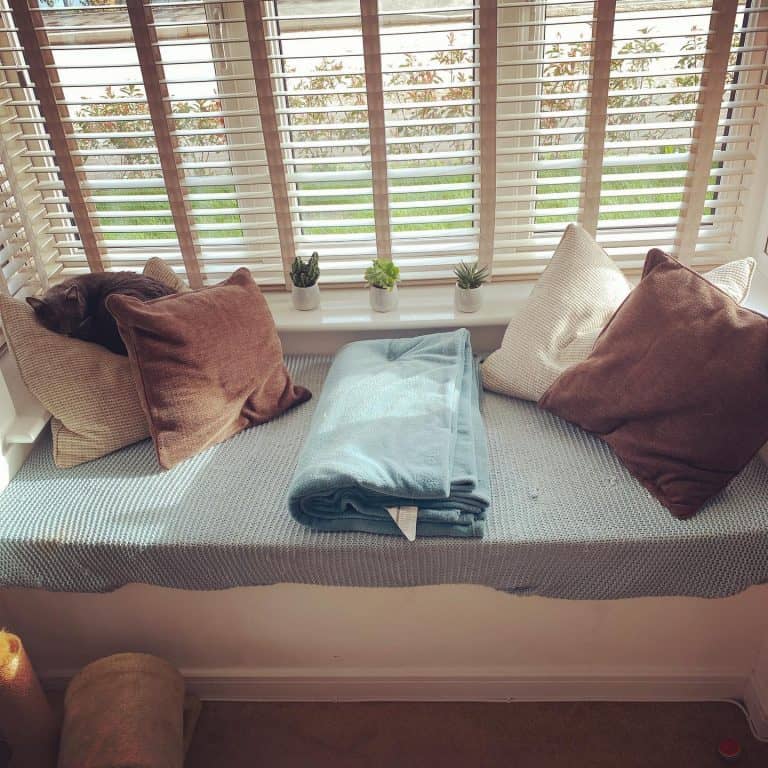 13 Easy Ways to Decorate a Bay Window