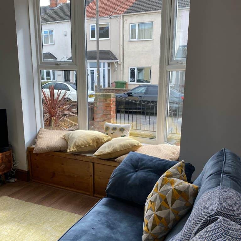 13 Easy Ways to Decorate a Bay Window