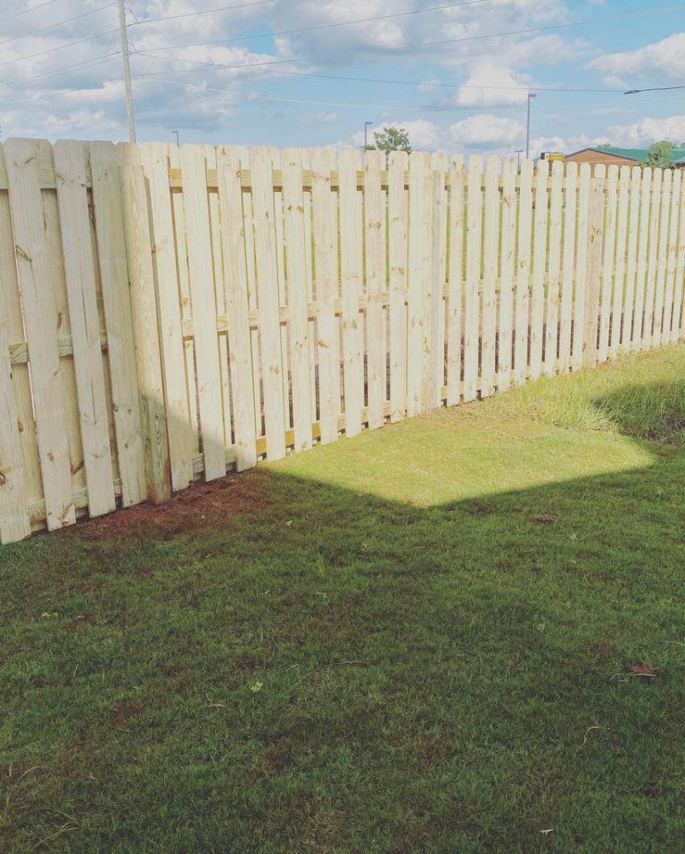 63 Easy Pallet Fence Ideas that Give Privacy
