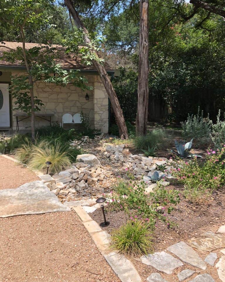 25 Xeriscape Ideas for Your Yard - Trendey