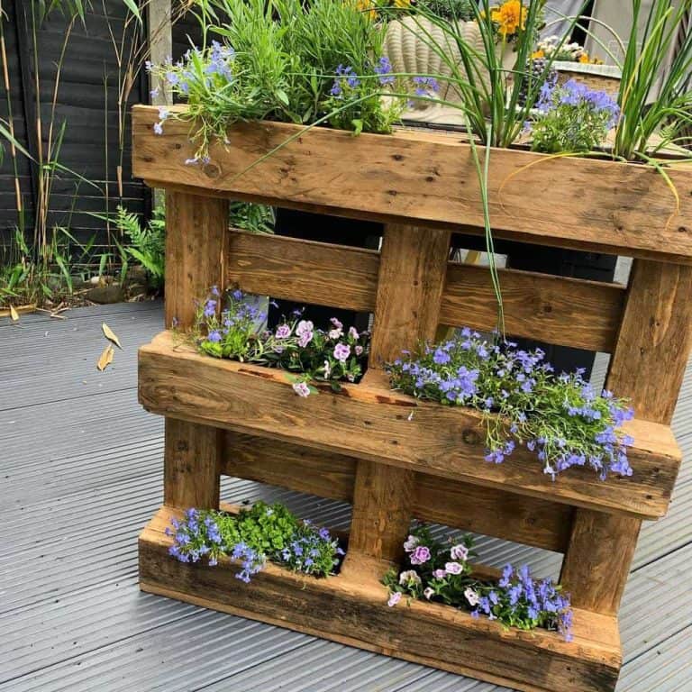 14 Easy DIY Pallet Ideas and Projects - Trendey