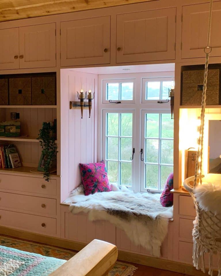 25 Inspirational Window Seat Ideas That are Super Cozy