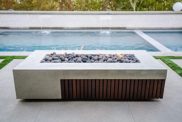 11 Fire Pit Ideas for Your Backyard