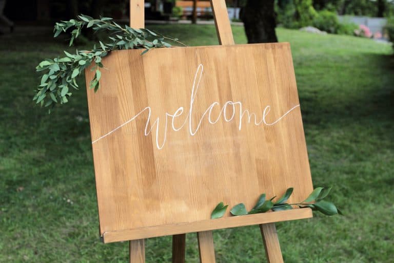 10 Creative Welcome Sign Ideas for Different Spaces - Trendey