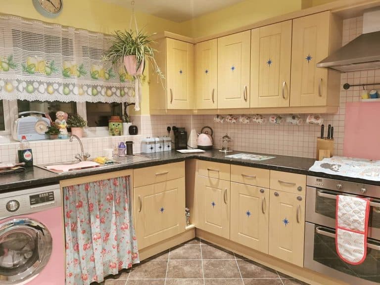 13 Kitchen Curtain Ideas (Different Designs and Patterns)