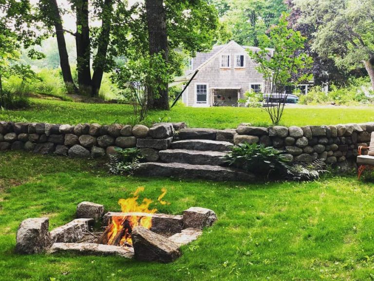 11 Fire Pit Ideas for Your Backyard
