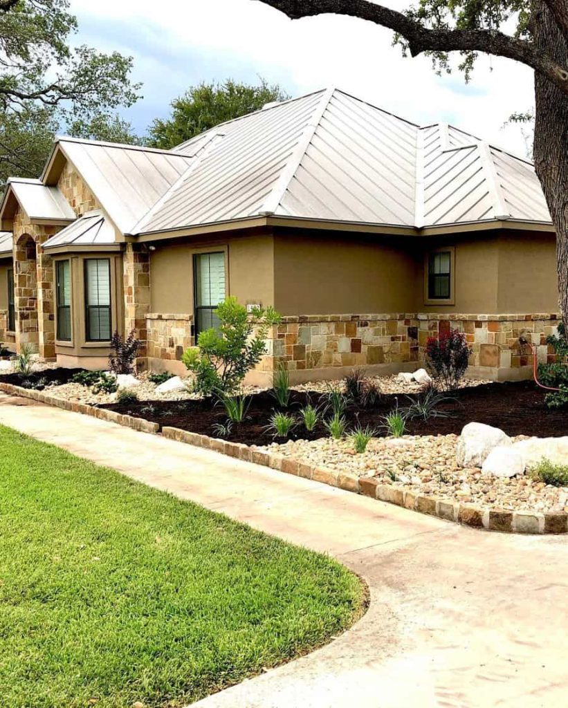 10 Simple Landscaping Ideas on a Budget (With Images)