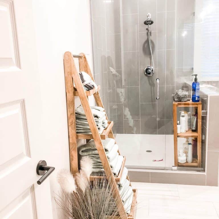 19 Towel Storage and Organization Ideas - Trendey