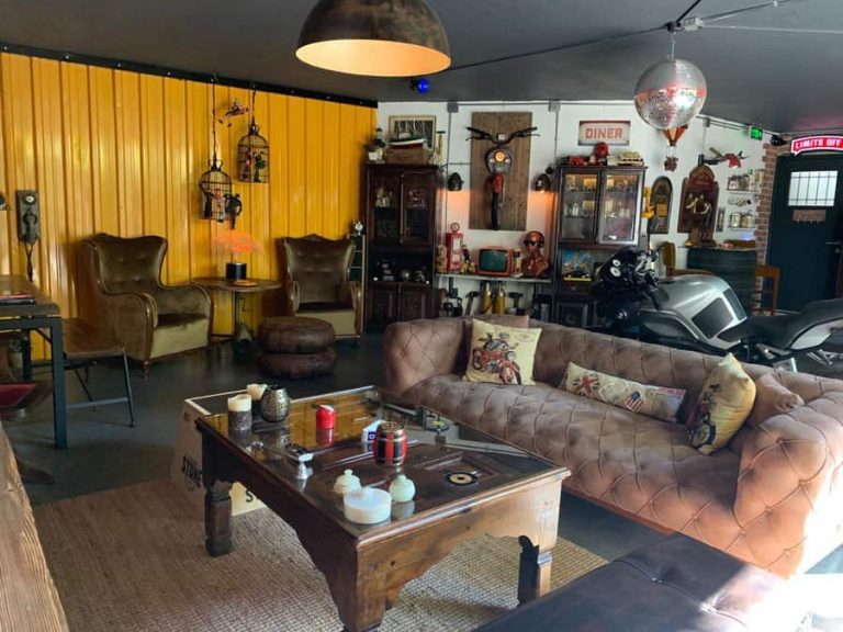 17 Garage Man Cave Ideas and Inspiration - Trendey