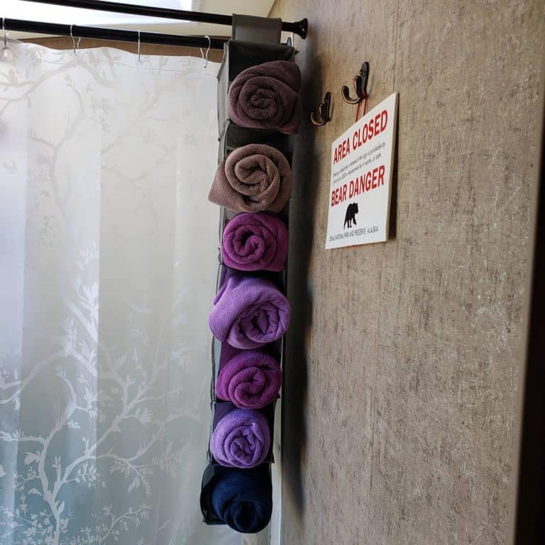 19 Towel Storage and Organization Ideas - Trendey