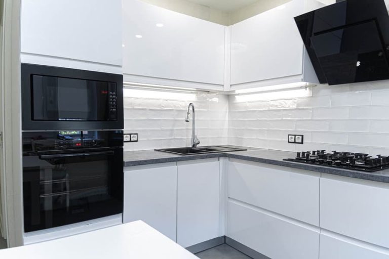 11 Beautiful White Kitchen Backsplash Ideas