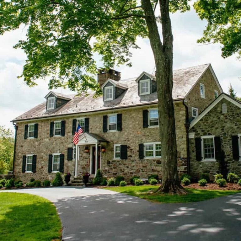 74 Colonial-Style House Ideas - Trendey