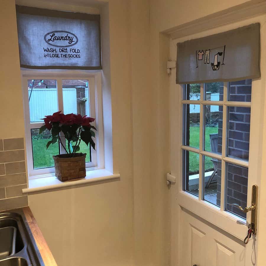 36 Kitchen Curtain Ideas (Different Designs and Patterns)