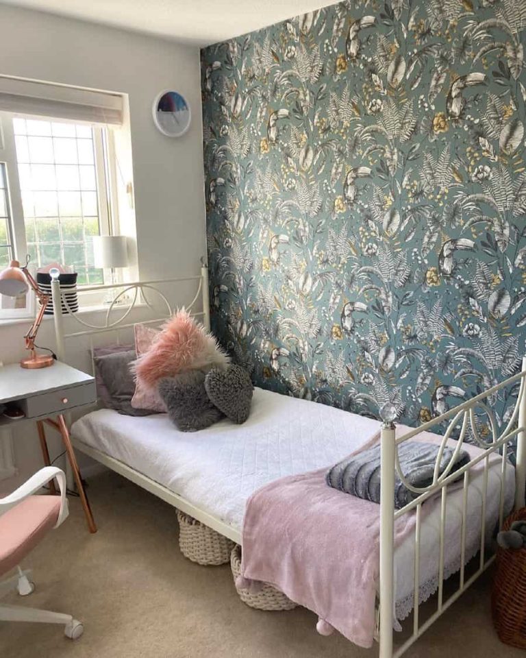 20 DIY Bedroom Ideas and Projects (with Pictures)