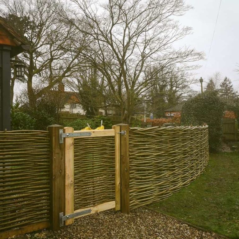 11 Garden Fence Ideas to Add Privacy to Your Backyard - Trendey