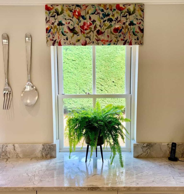 15 Kitchen Valance Ideas to Dress Windows - Trendey