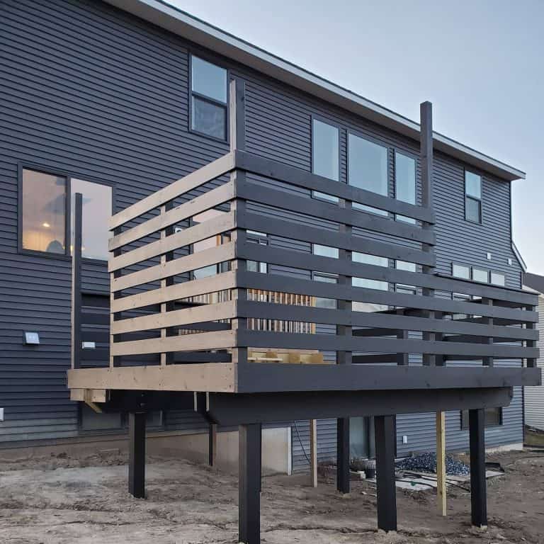 45 Wood Deck Railing Ideas and Designs - Trendey