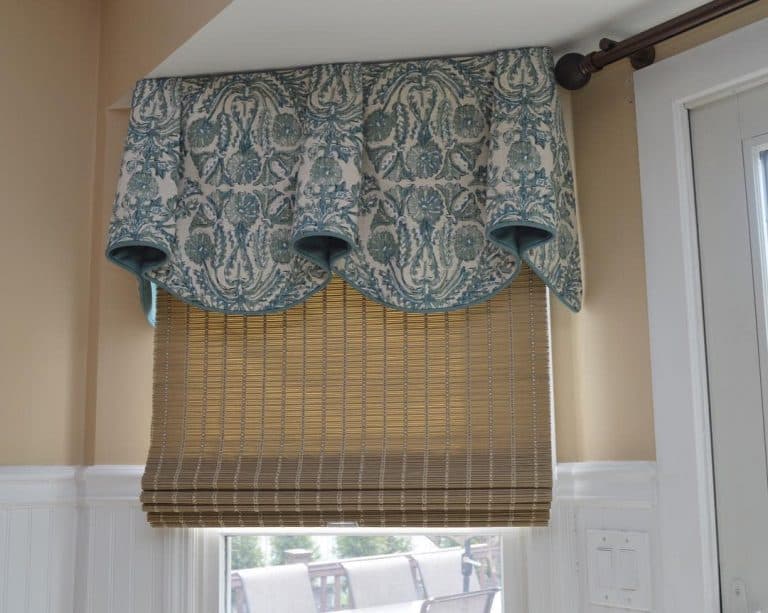 15 Kitchen Valance Ideas to Dress Windows - Trendey