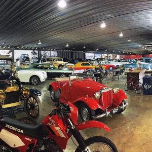 16 Luxury Garage Ideas for Car Enthusiasts - Trendey